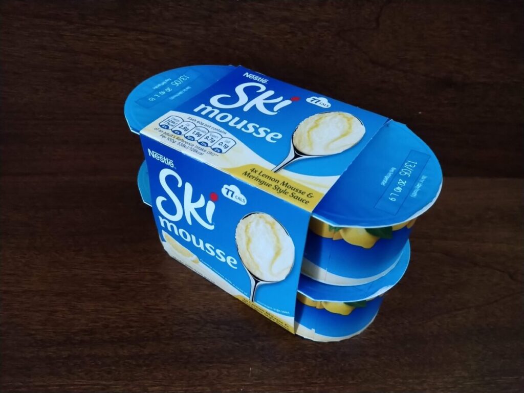 イギリス スイーツ レモンムース Nestle Ski Mousse Lemon Mousse ＆ Meringue Style Sauce ...