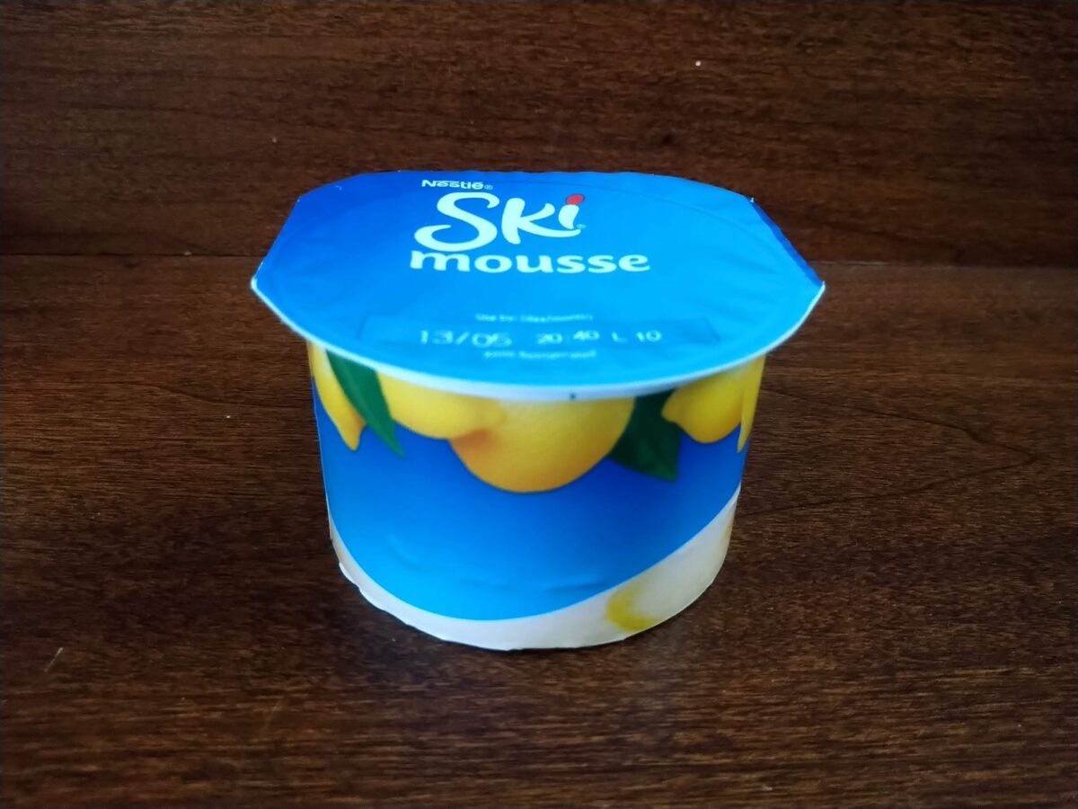 イギリス スイーツ レモンムース Nestle Ski Mousse Lemon Mousse ＆ Meringue Style Sauce ...