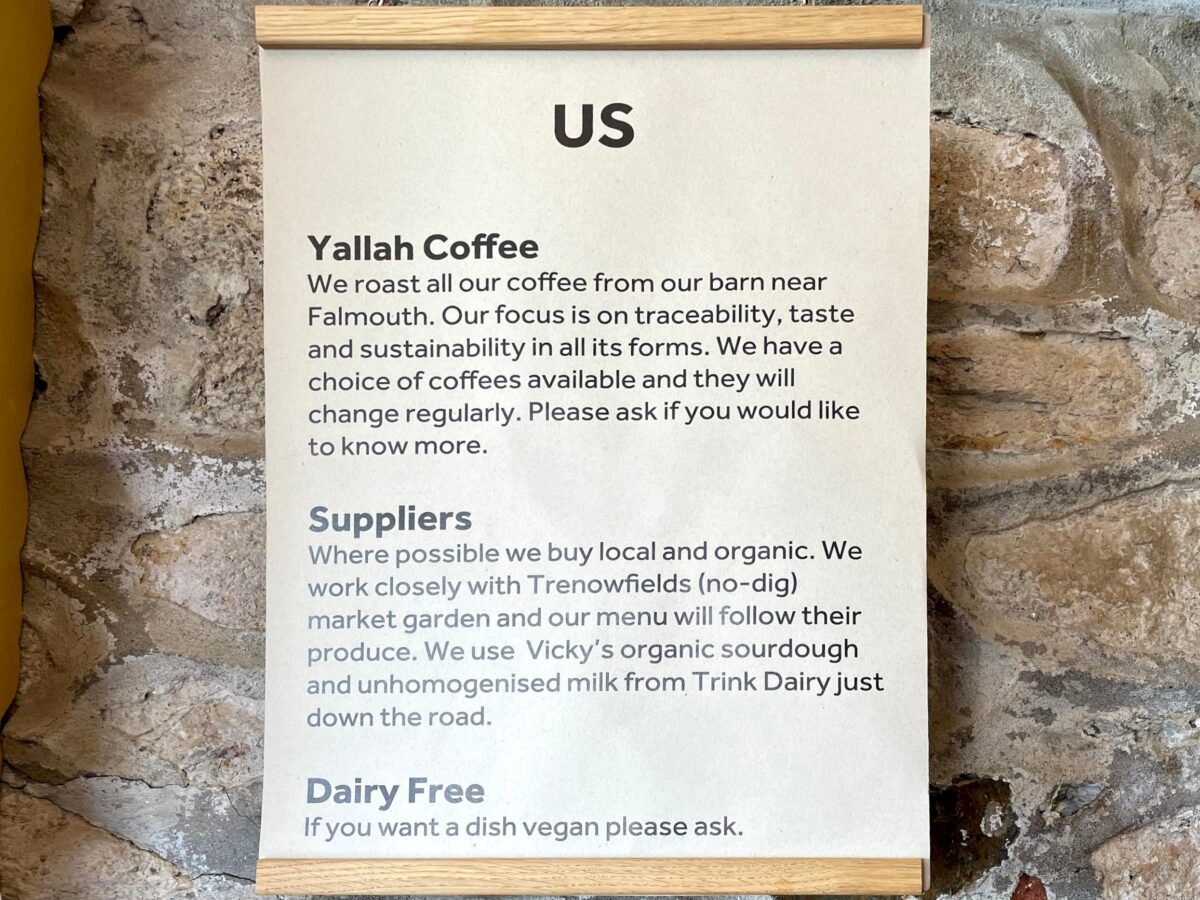 イギリス【旅行】 ヤラーカフェ Yallah Cafe | かもめらいおん 絵空事