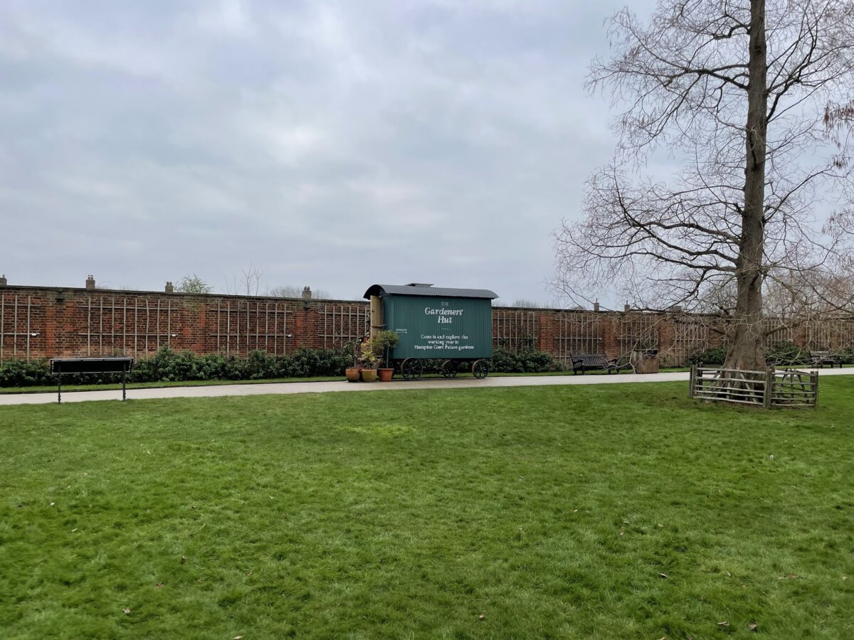 45点 イギリス【旅行】 ハンプトンコートパレス ティルティヤード・カフェ Tiltyard Cafe | かもめらいおん 絵空事