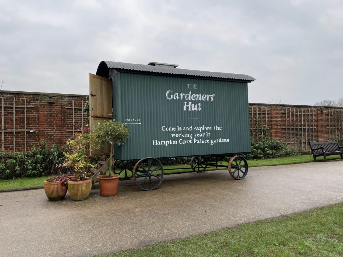 45点 イギリス【旅行】 ハンプトンコートパレス ティルティヤード・カフェ Tiltyard Cafe | かもめらいおん 絵空事