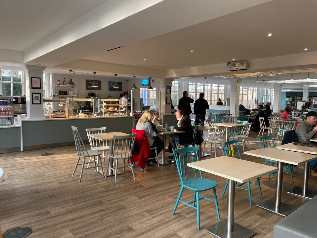 45点 イギリス【旅行】 ハンプトンコートパレス ティルティヤード・カフェ Tiltyard Cafe | かもめらいおん 絵空事