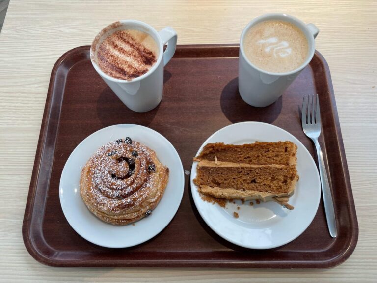 45点 イギリス【旅行】 ハンプトンコートパレス ティルティヤード・カフェ Tiltyard Cafe | かもめらいおん 絵空事