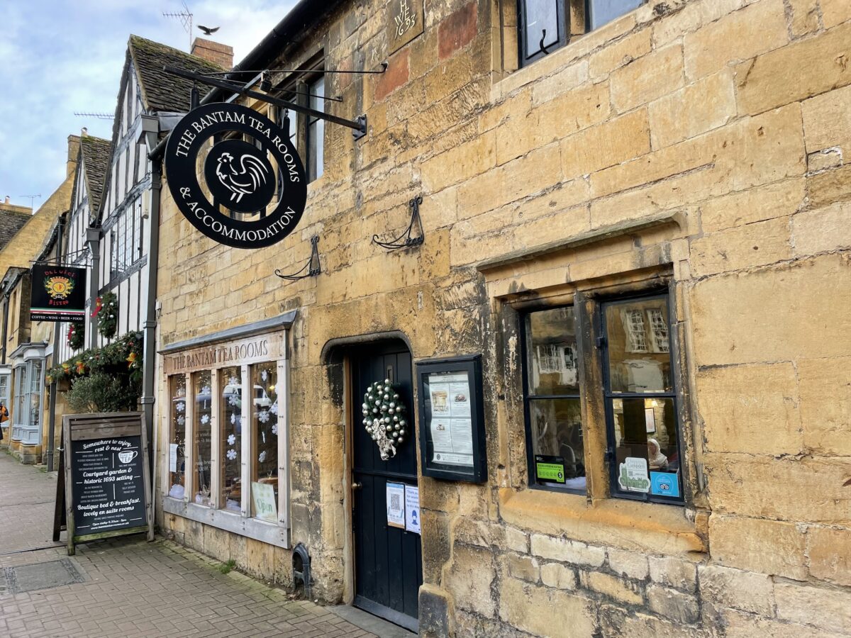 イギリス【旅行】 チッピング・カムデン 昼食 バンタム・ティー・ルームズ The Bantam Tea Rooms & Guest House ...