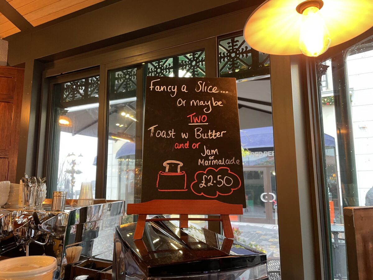 50点 イギリス【200°】 2枚のパンとジャム Fancy a Slice or maybe Two Toast w Butter and ...